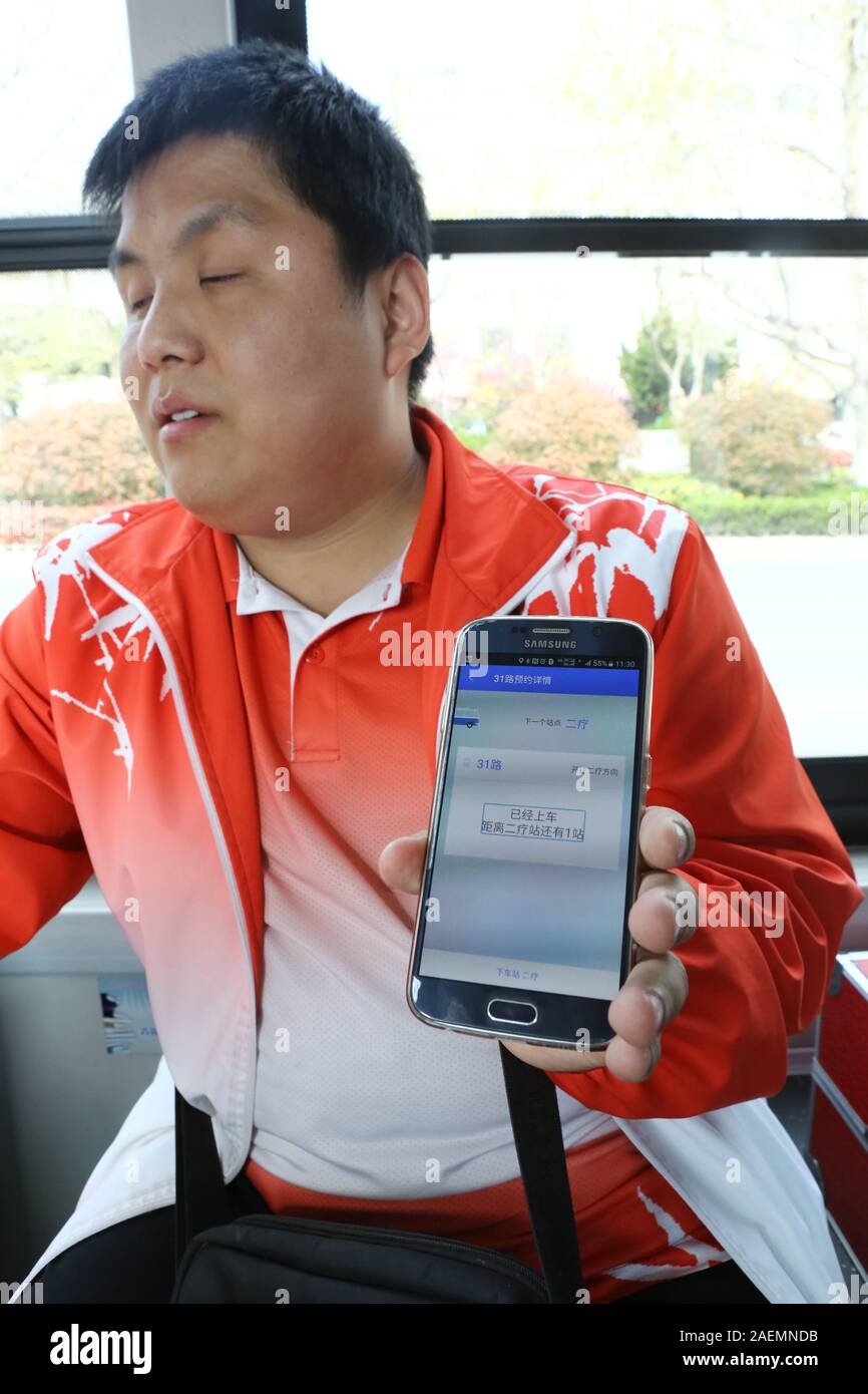 Local blind people take bus via the help of Daodao bus, a mobile app ...