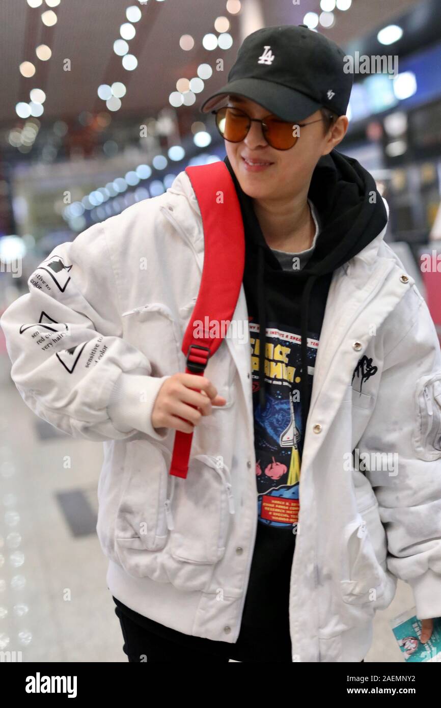 Sunnee or Yang Yunqing of Chinese idol girl group Rocket Girls 101 arrives at a Beijing airport ...