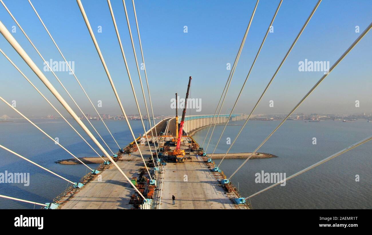 The world's longest cable-stayed bridge, the Hutong (Shanghai-Nantong ...