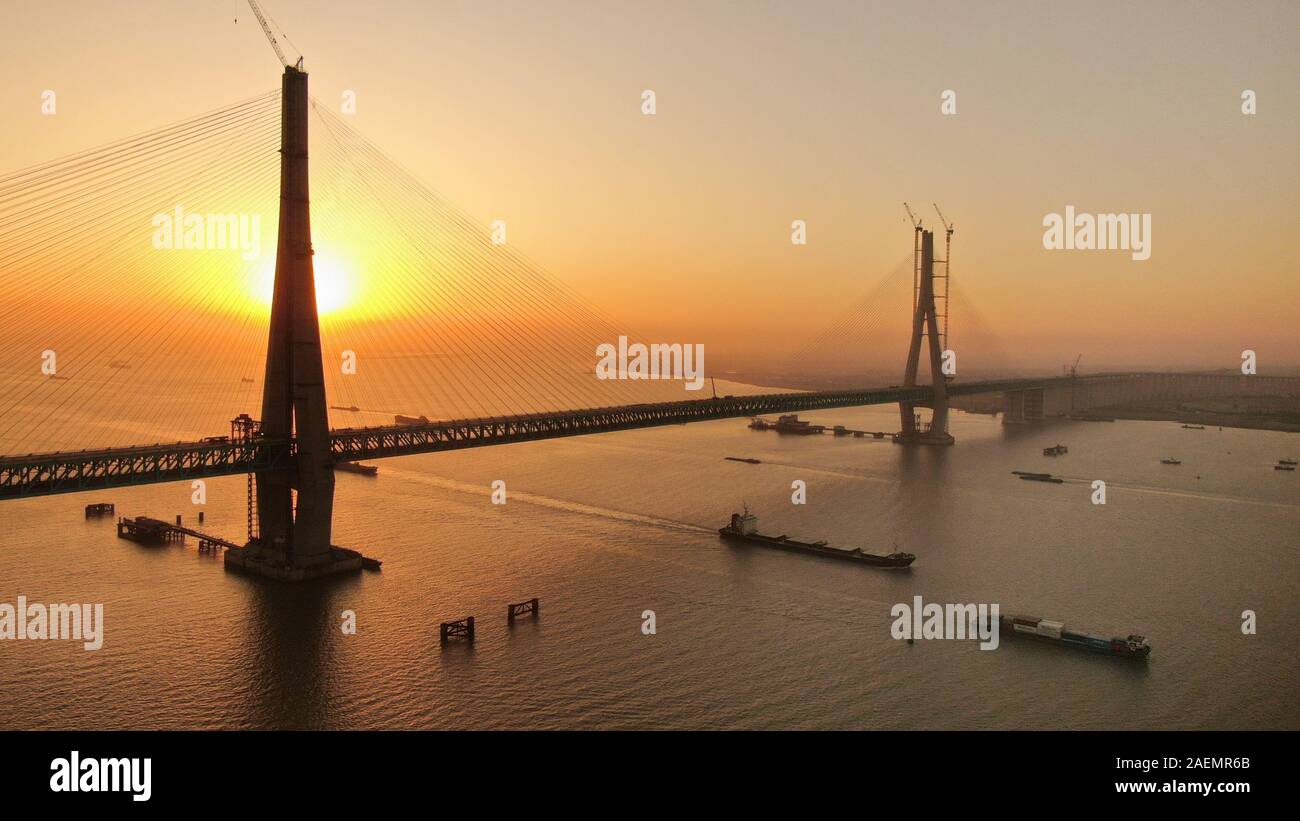 The world's longest cable-stayed bridge, the Hutong (Shanghai-Nantong ...