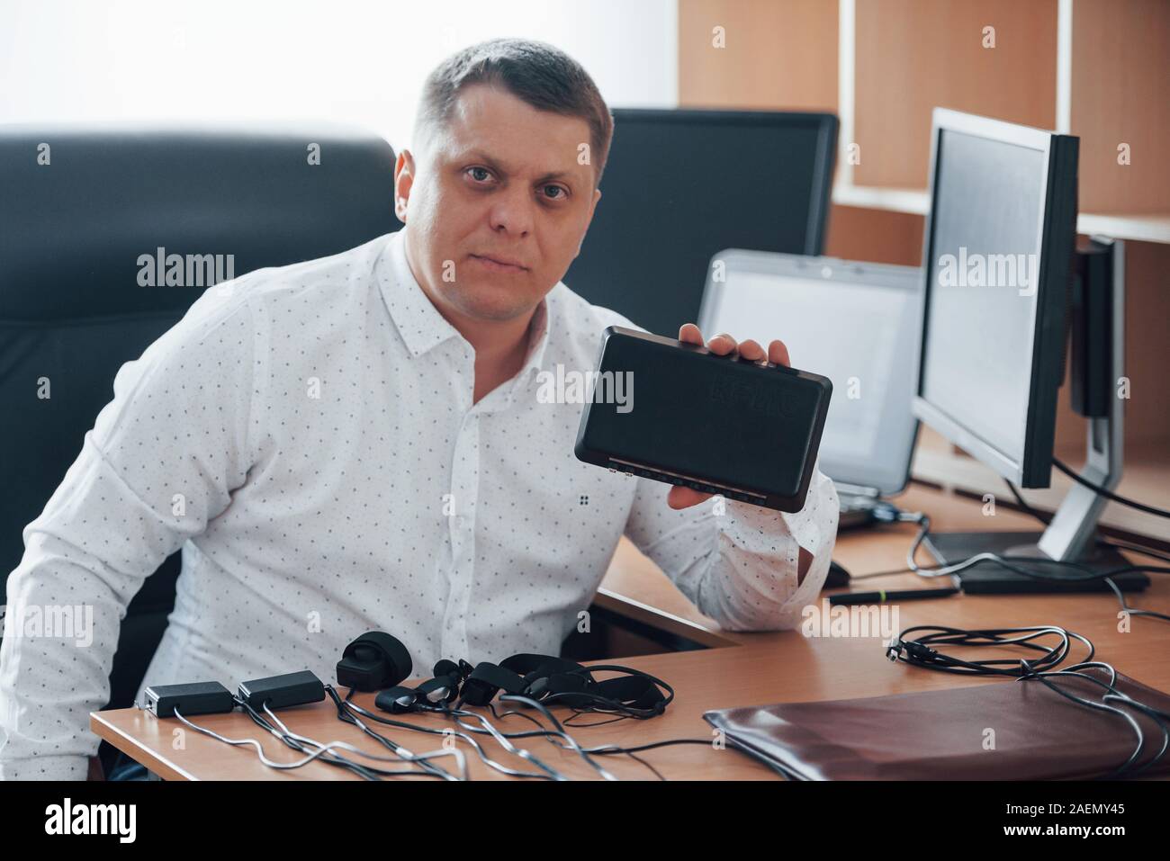 We will expose your dishonesty by this thing. Polygraph examiner works ...