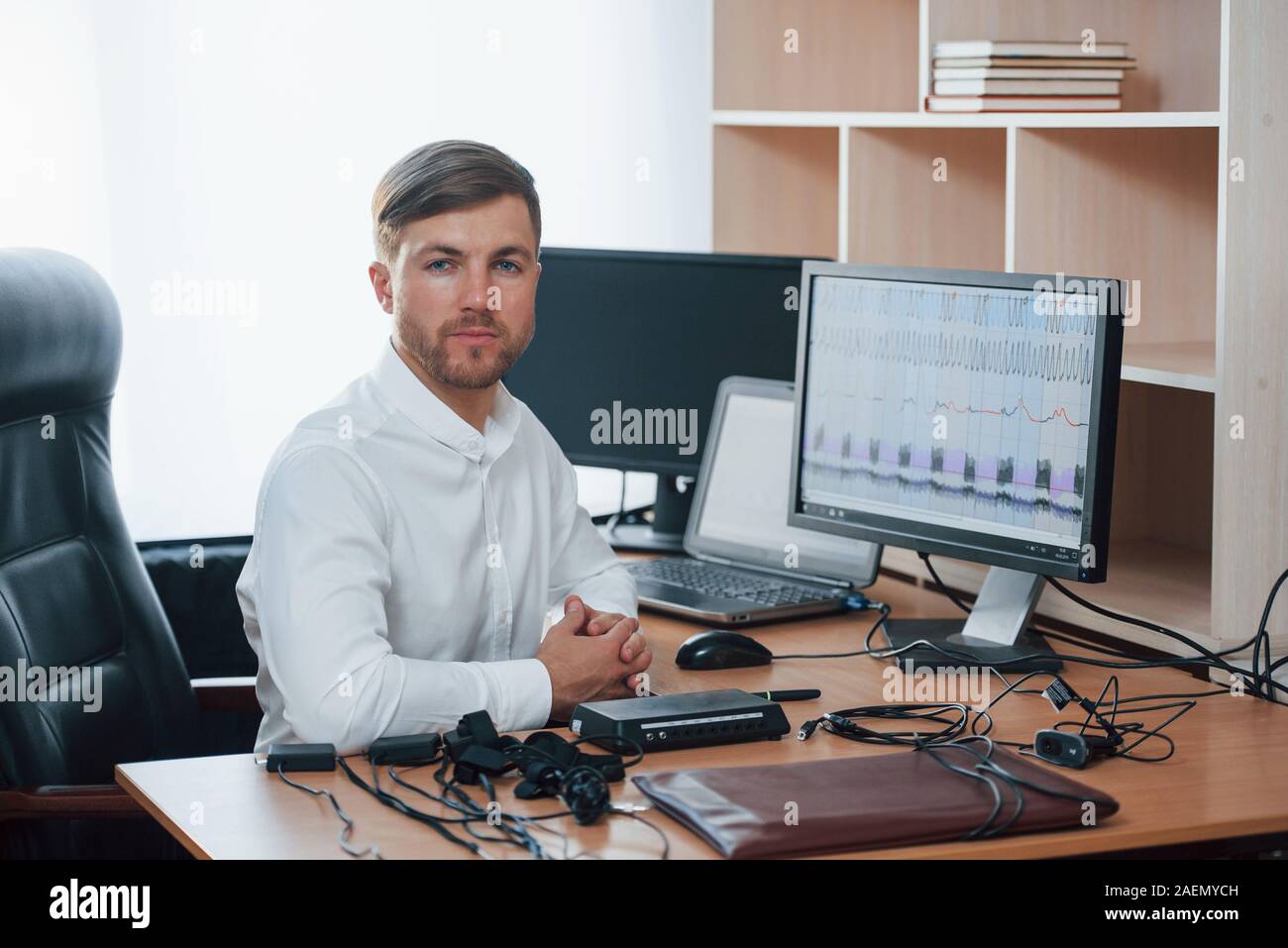 Computer polygraph test lie detector hi-res stock photography and ...
