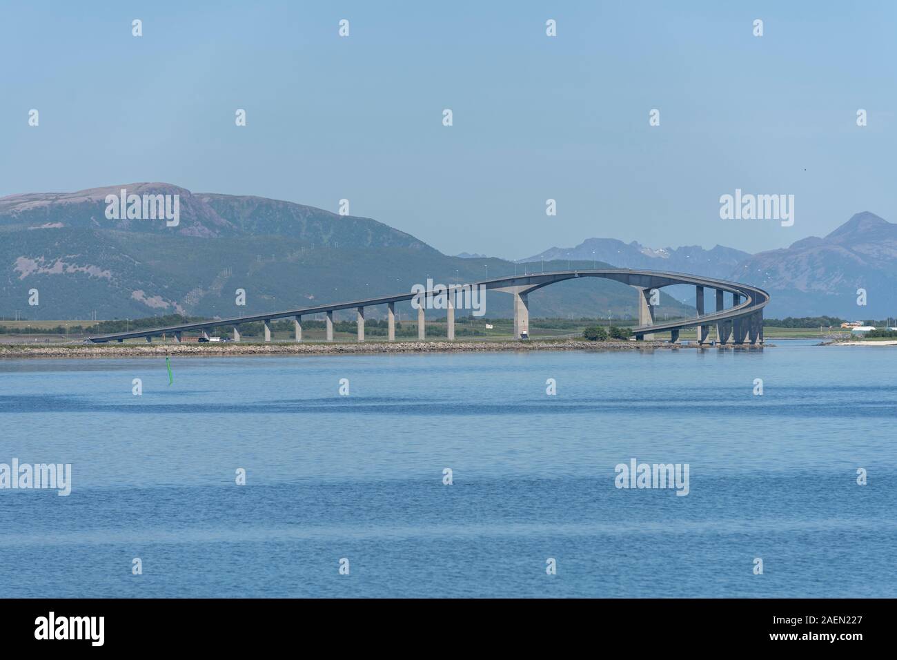 Bending pillars hi-res stock photography and images - Alamy