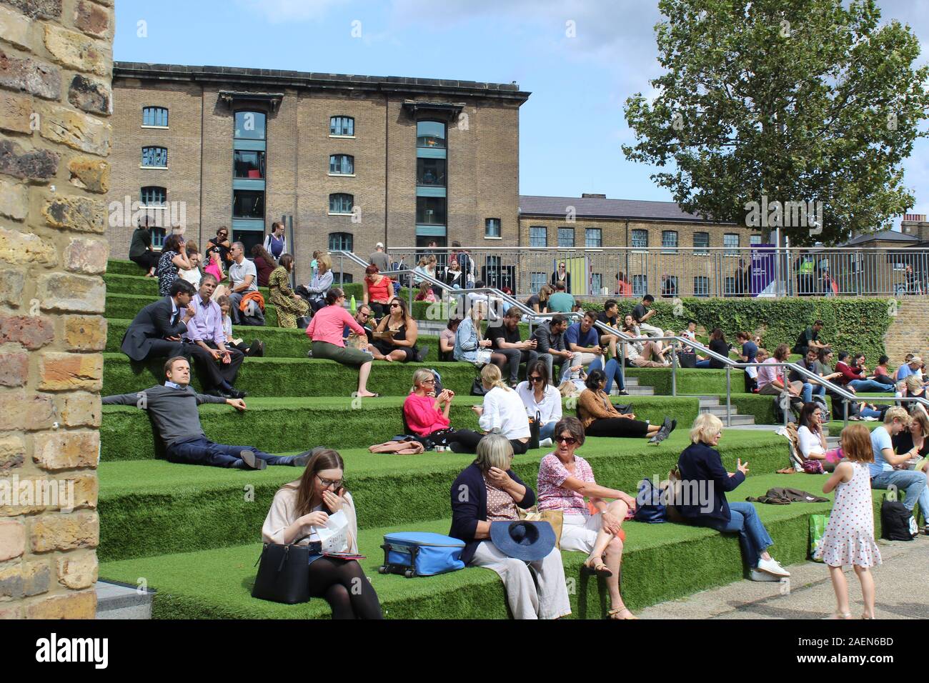 Office building tower green blue london hi-res stock photography and ...