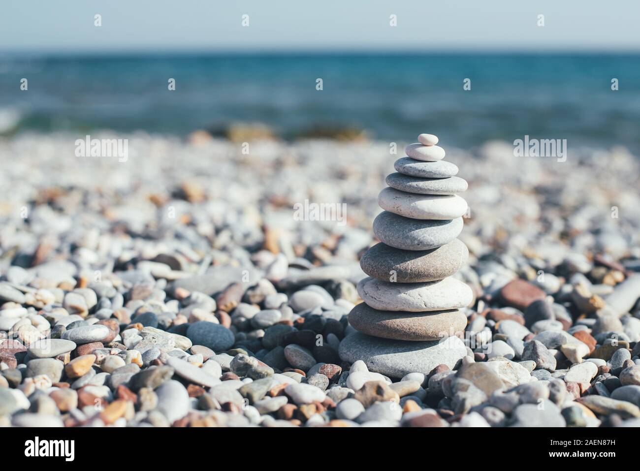 Stone pebble tower balancing on the beach Stock Photo - Alamy