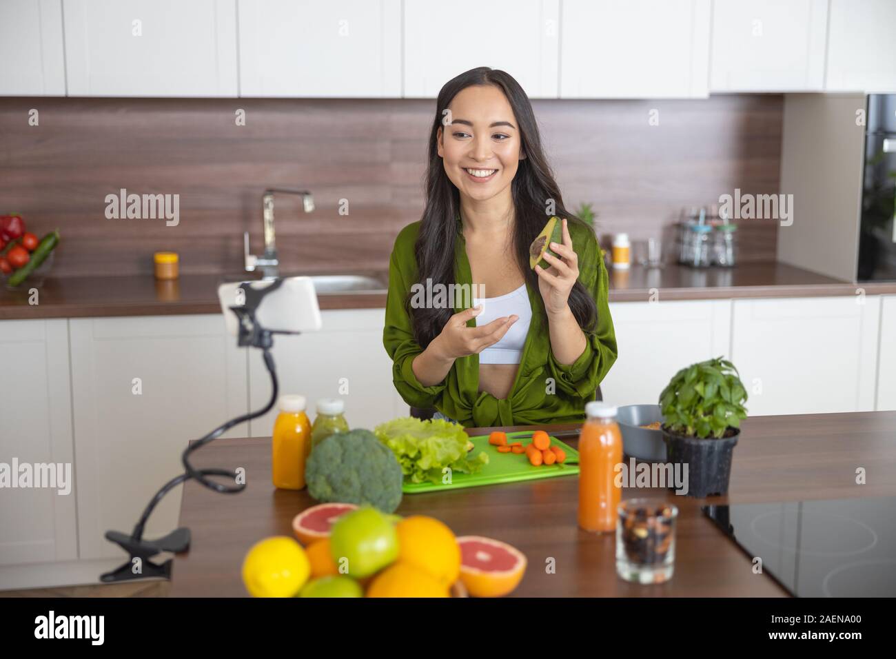 Stylish woman cooking in a modern kitchen Stock Photo - Alamy