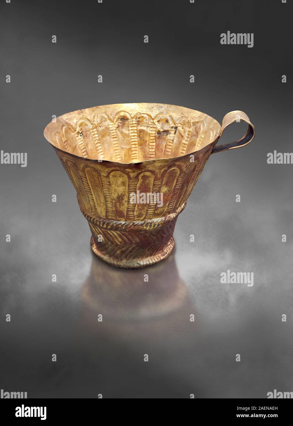 Mycenaean mycenaean burial goods hi-res stock photography and images ...