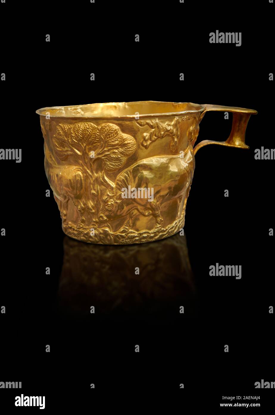 Vapheio (Vaphio or Vafio) Mycenaean gold cup depicting a wild bull hunt ...