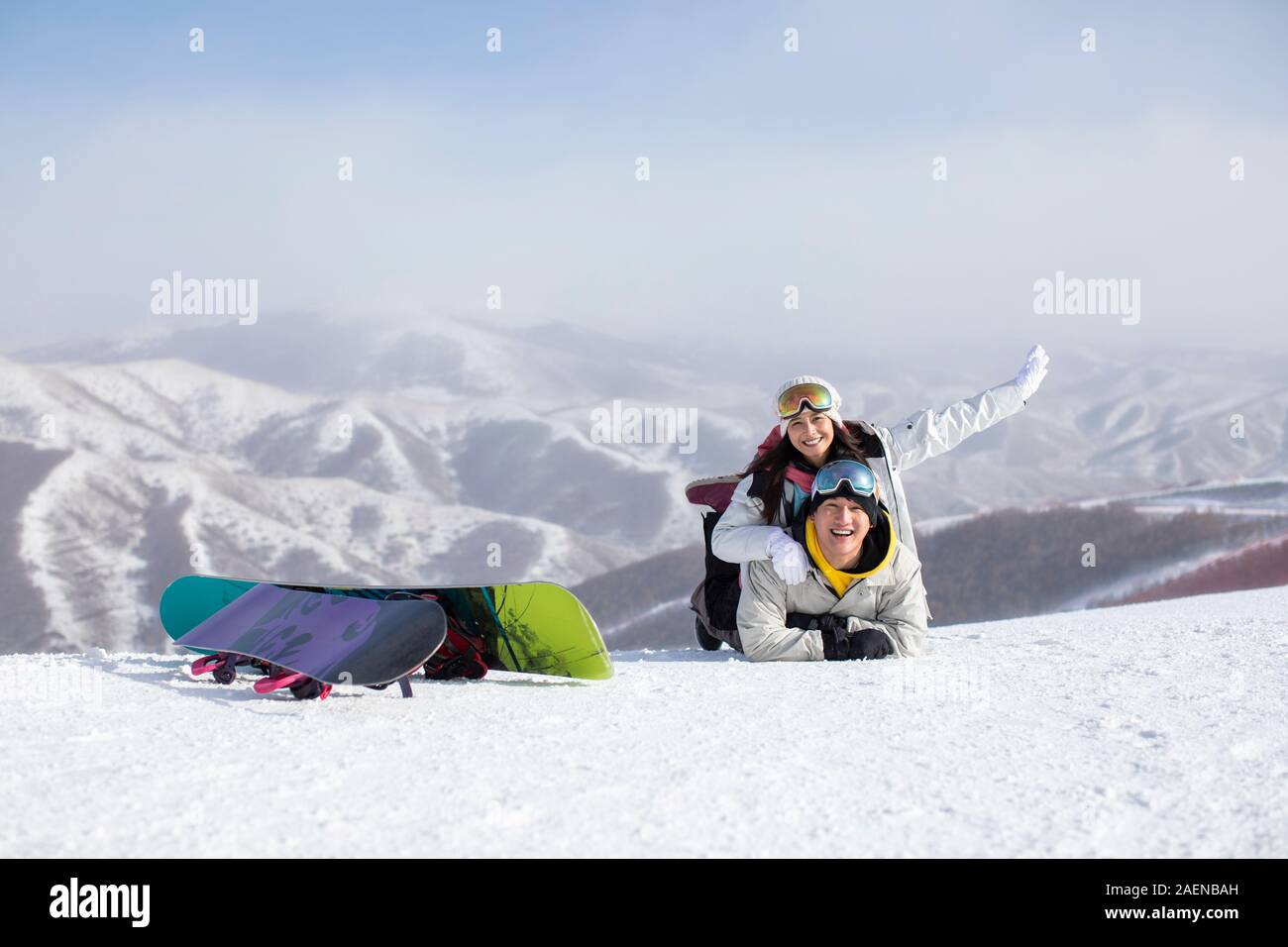 Couple lying down in winter hi-res stock photography and images - Alamy