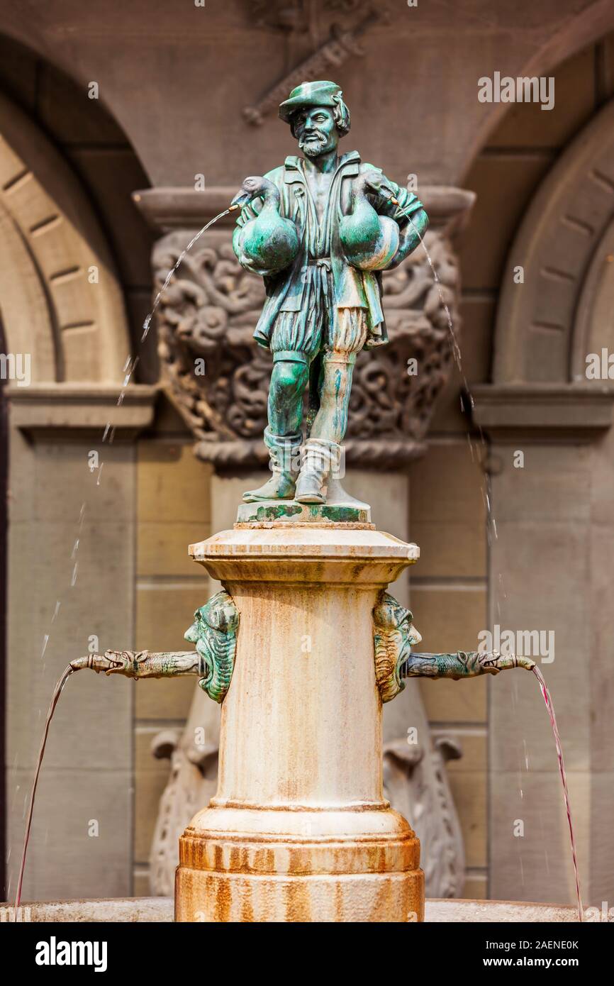 Man and fountain hi-res stock photography and images - Alamy