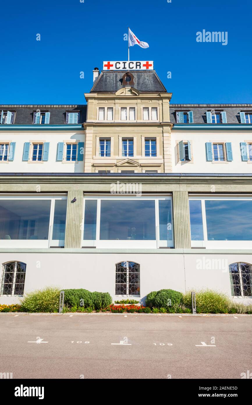 International red cross logo hi-res stock photography and images - Alamy