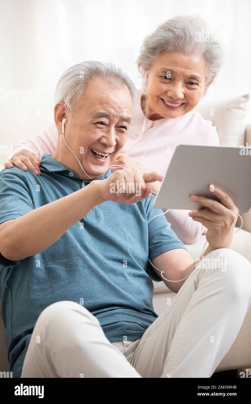 Asian senior couple using tablet hi-res stock photography and images ...