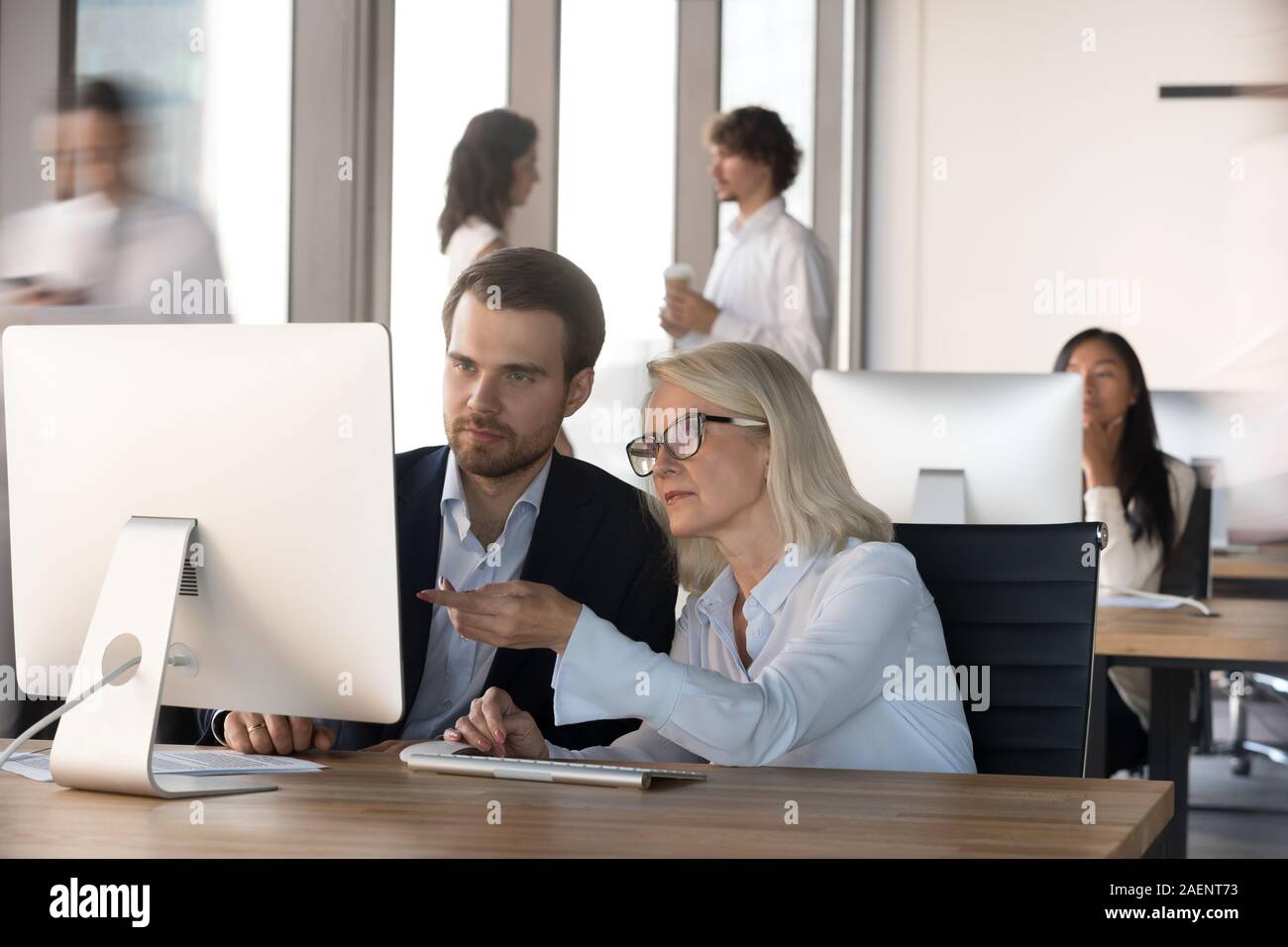 Instruct intern hi-res stock photography and images - Alamy