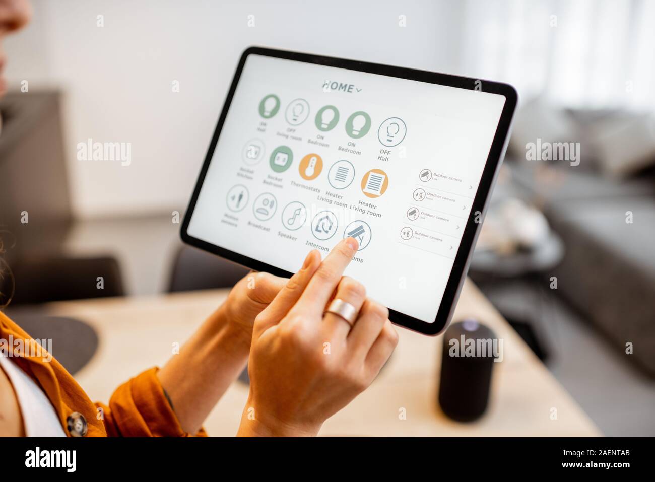 Tablet home screen icons hi-res stock photography and images - Alamy