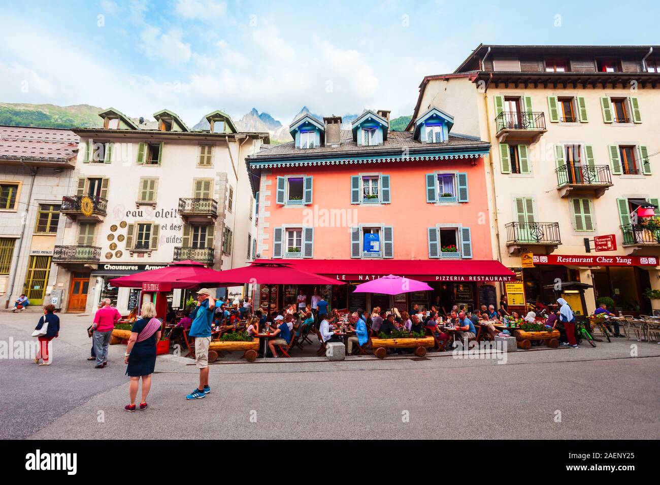 Cafe in the city centre hi-res stock photography and images - Alamy