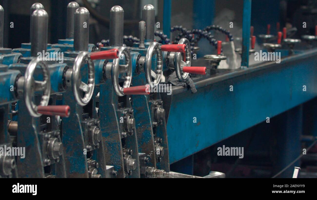 Metal plate sheet rolling machine hi-res stock photography and images ...