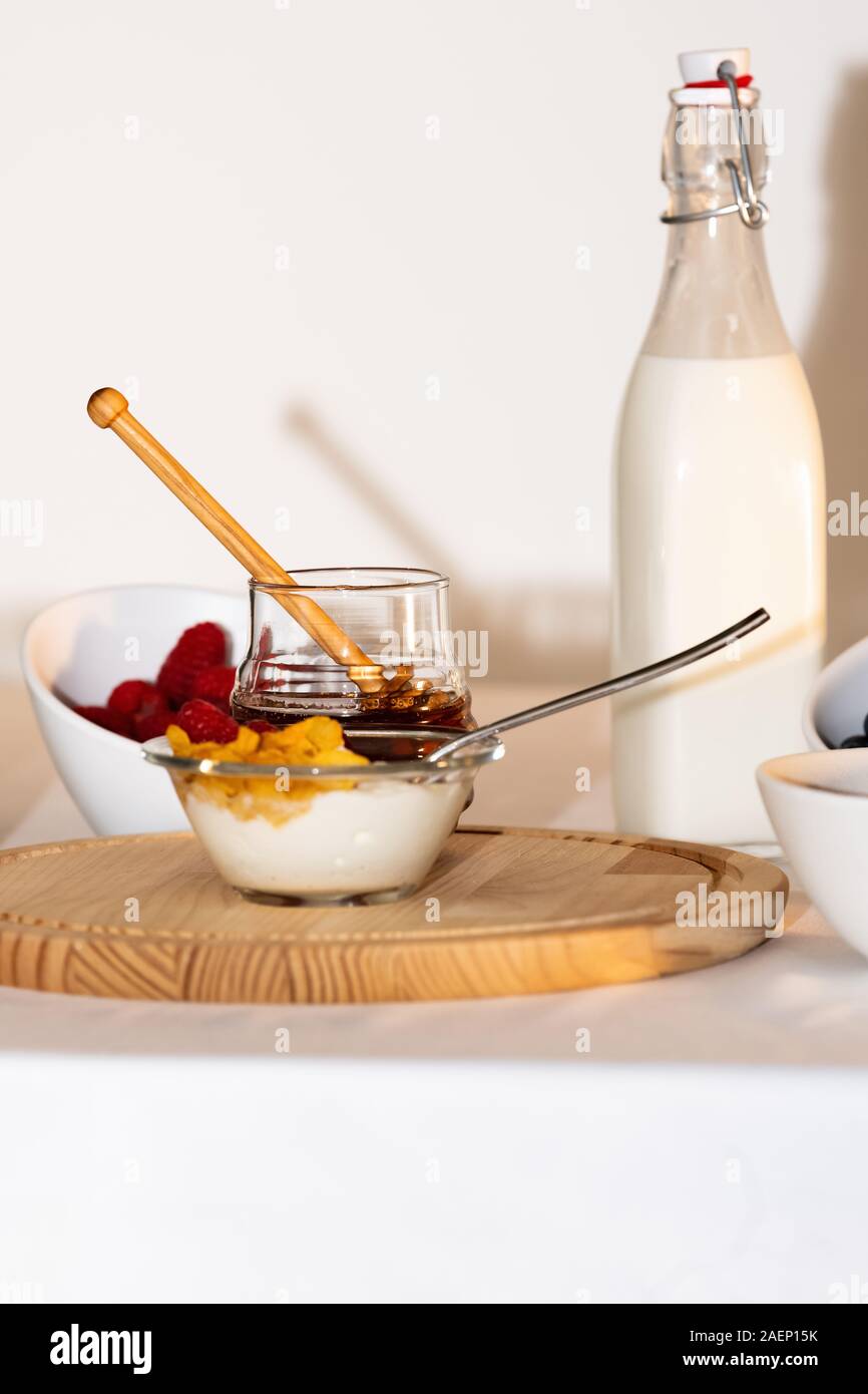 Healthy balanced Breakfast of cereals and dairy products with berries ...