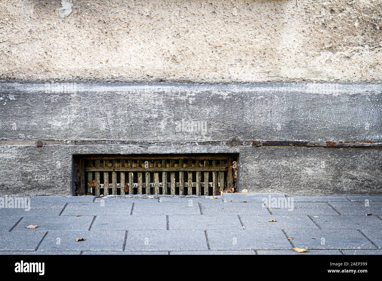 Window abandoned basement wall hi-res stock photography and images - Alamy