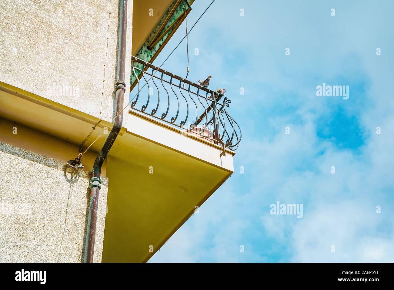 Balcony on bright building hi-res stock photography and images - Alamy