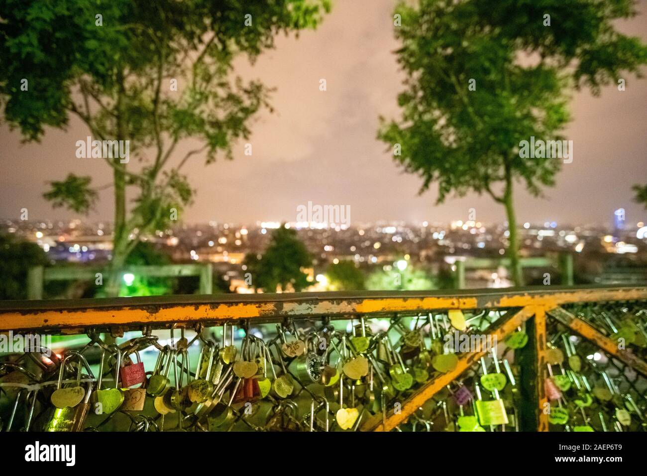 Sacre coeur padlocks hi-res stock photography and images - Alamy