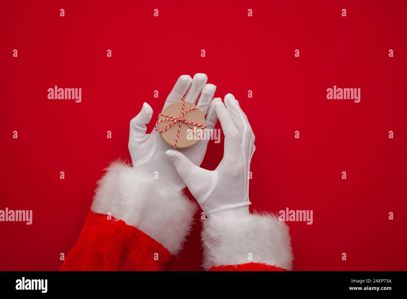 Gloves christmas hi-res stock photography and images - Alamy