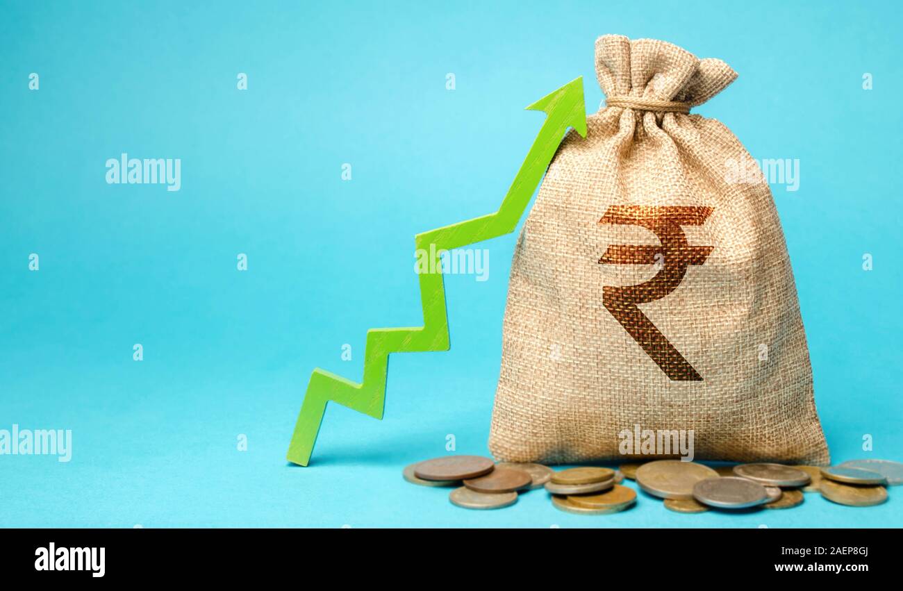 Money bag with coins and up arrow. The concept of a successful business ...