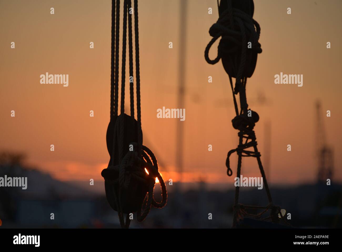 Rigging ropes hi-res stock photography and images - Alamy