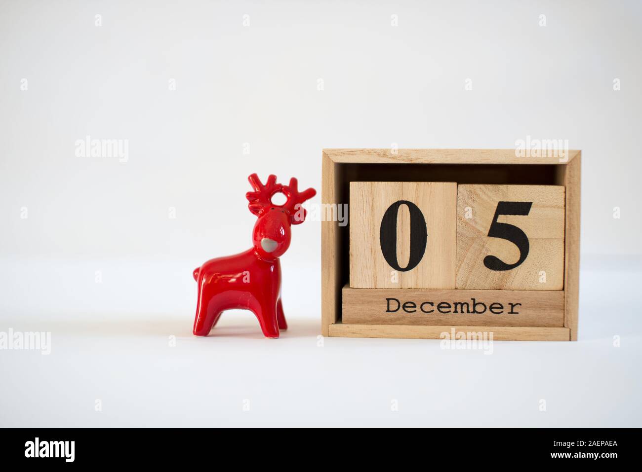Cube wooden calendar showing date on 5th December with ceramic reindeer ...