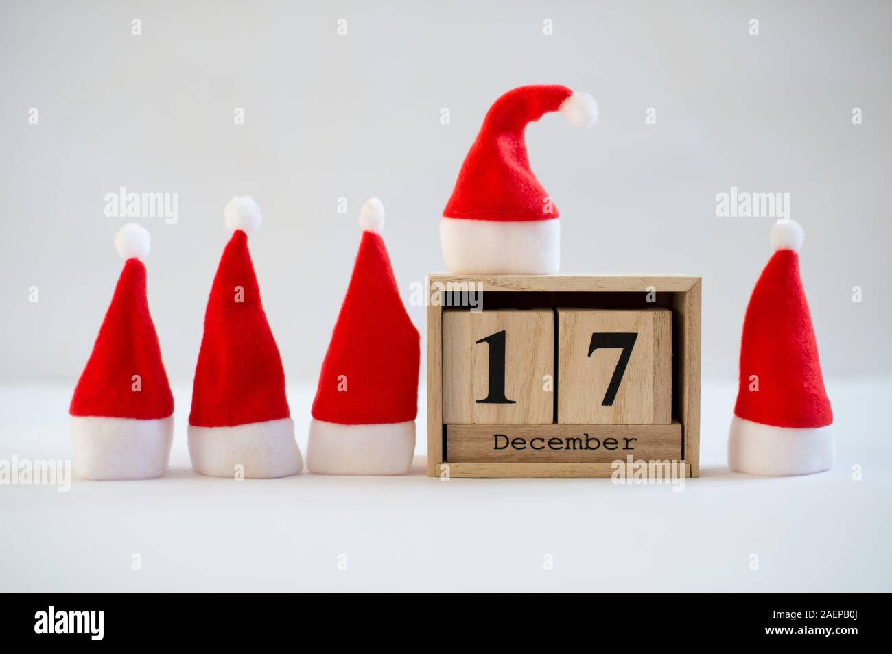 Cube wooden calendar showing date on 17th December with small Santa ...