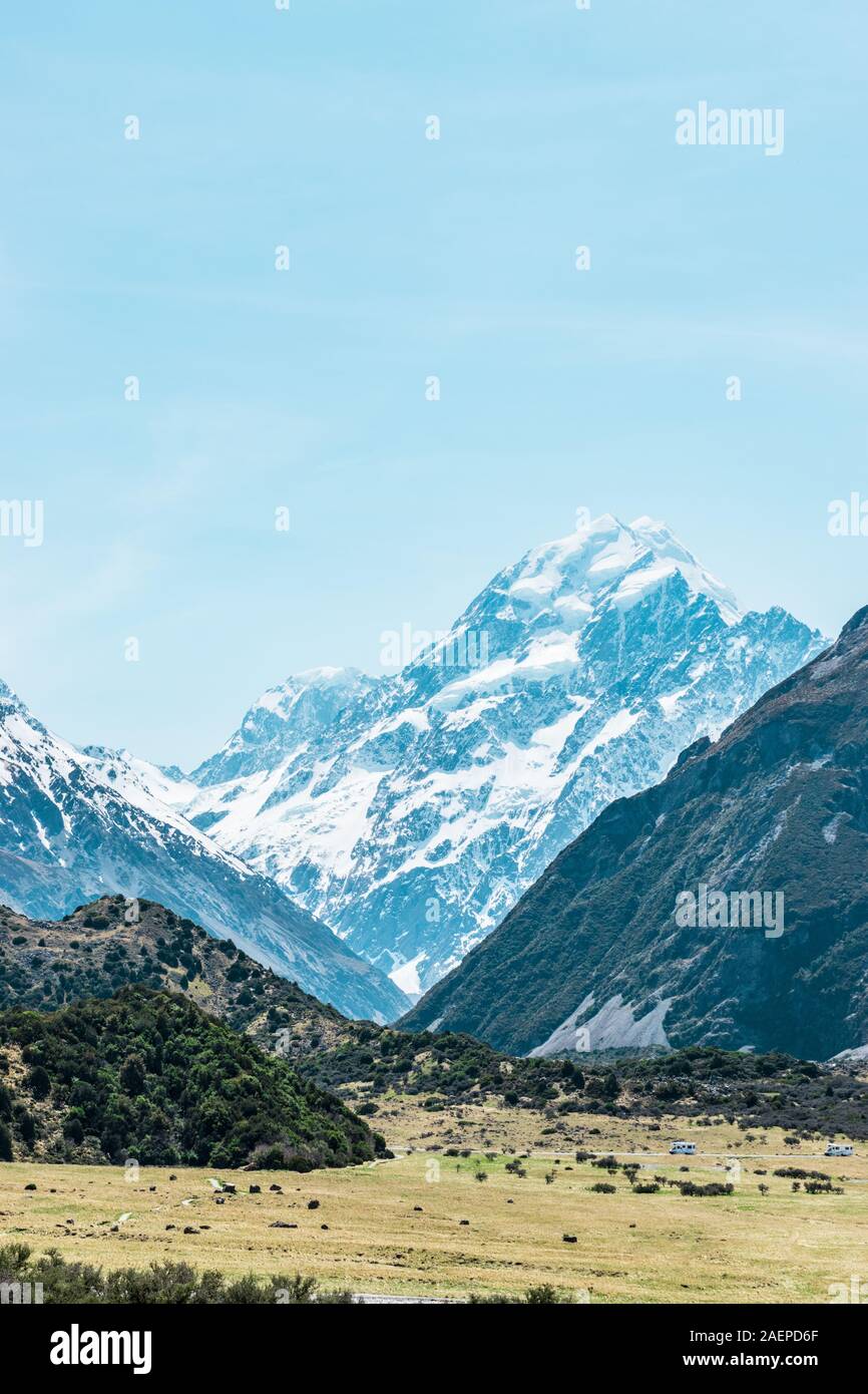Mount cook highest mountain in new zealand hi-res stock photography and ...