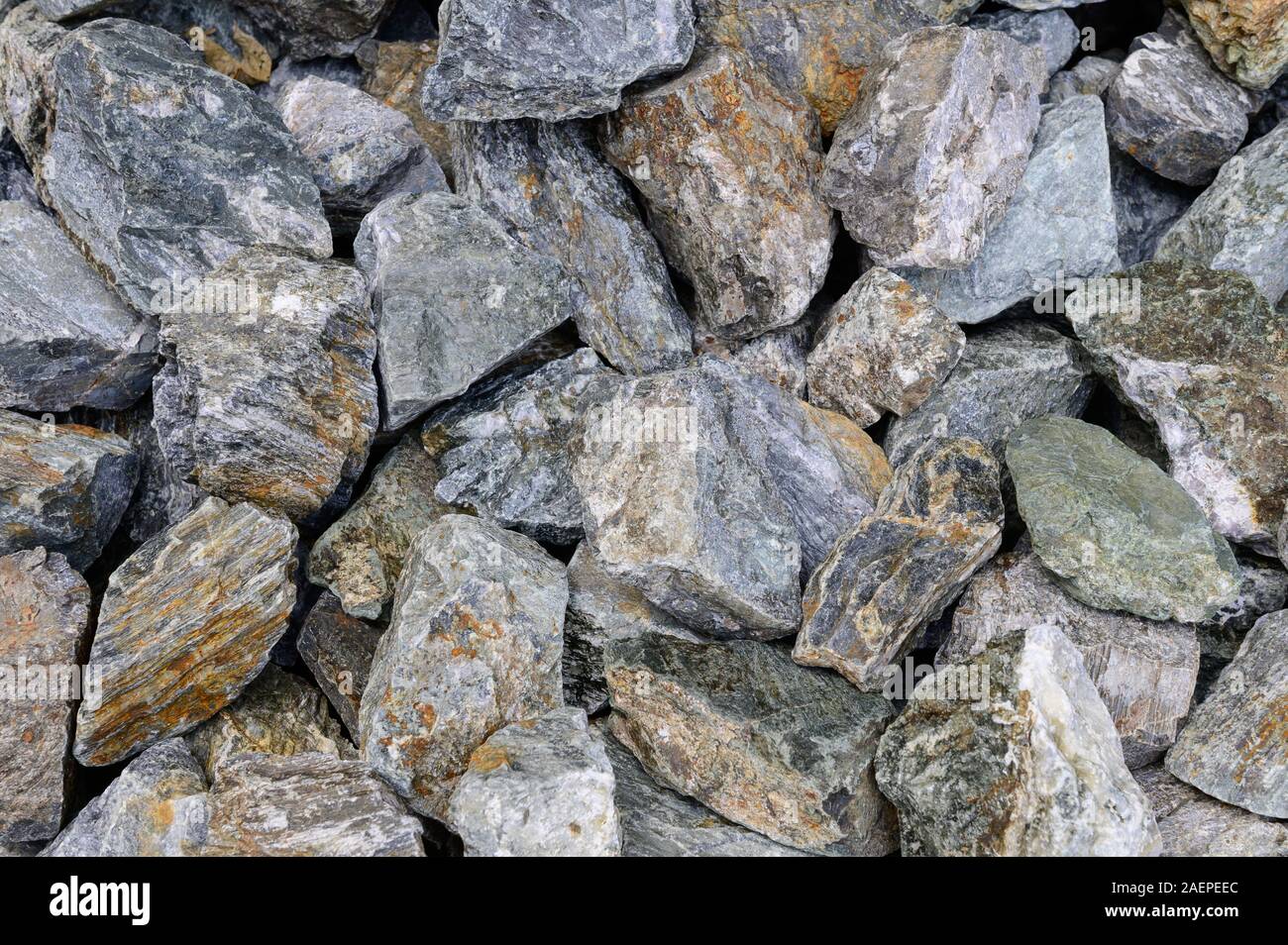 Pile of crushed stone texture Stock Photo - Alamy