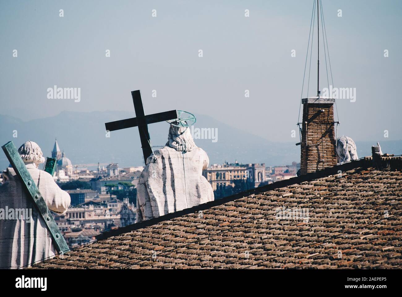 Statues in saint peter of the vatican roof hi-res stock photography and ...