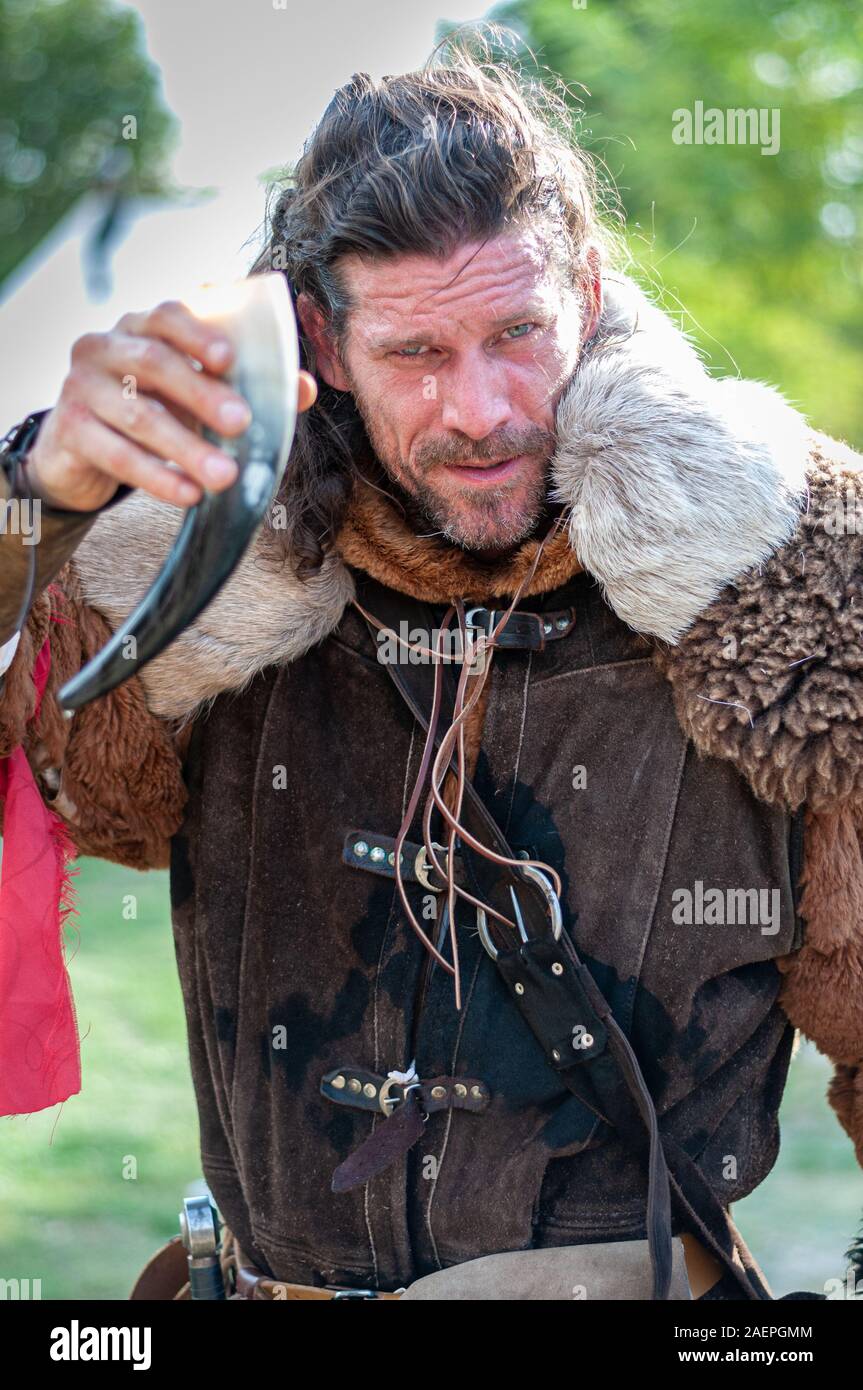 Saying cheers hi-res stock photography and images - Alamy