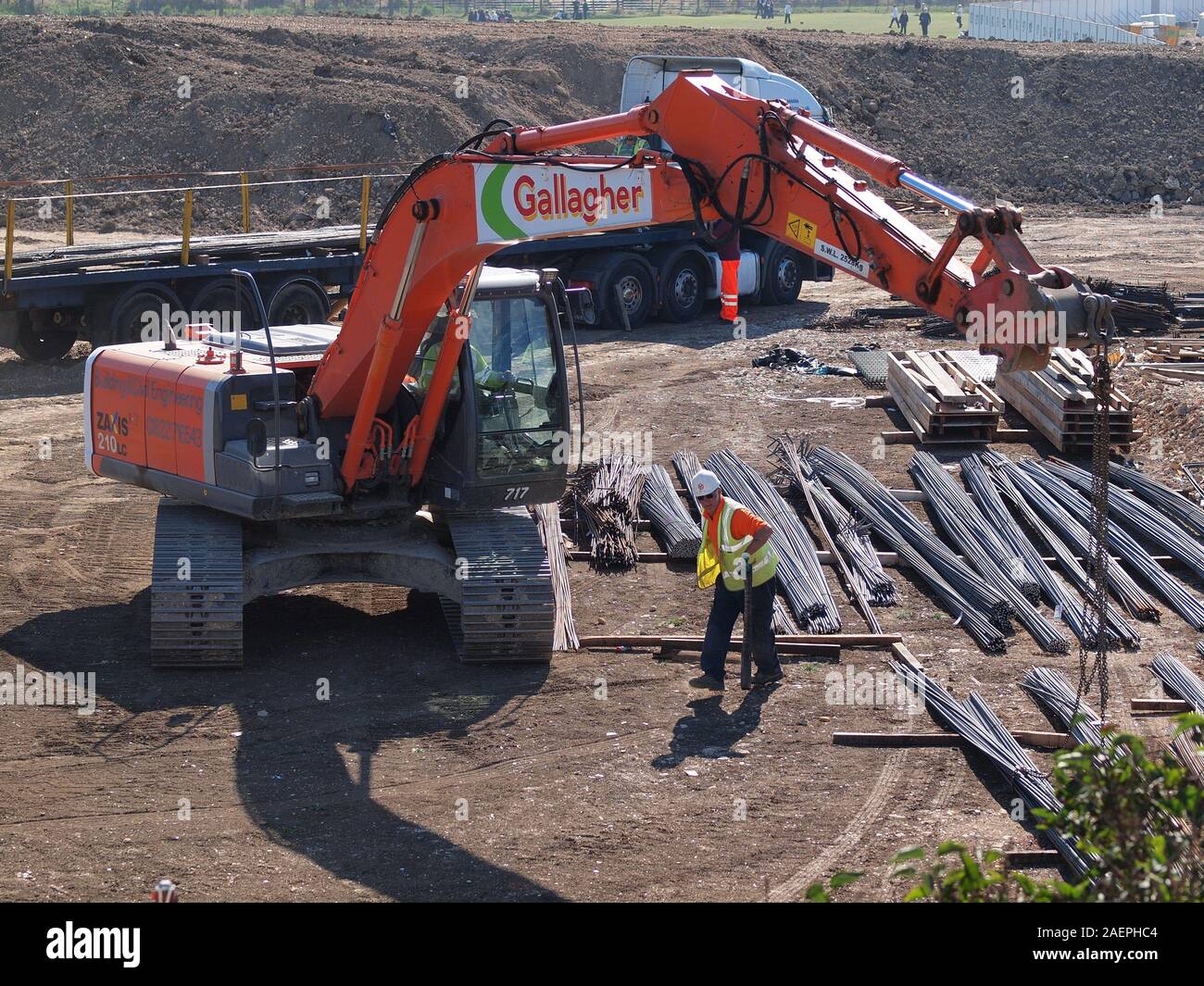 An Hitachi Zaxis 210LC tracked crawler excavator lifting metal ...