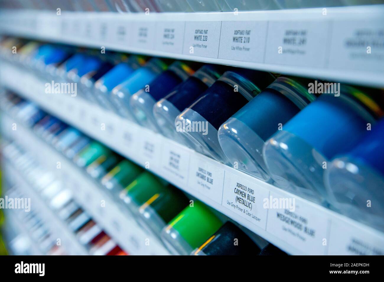 Spray paint can line hi-res stock photography and images - Alamy