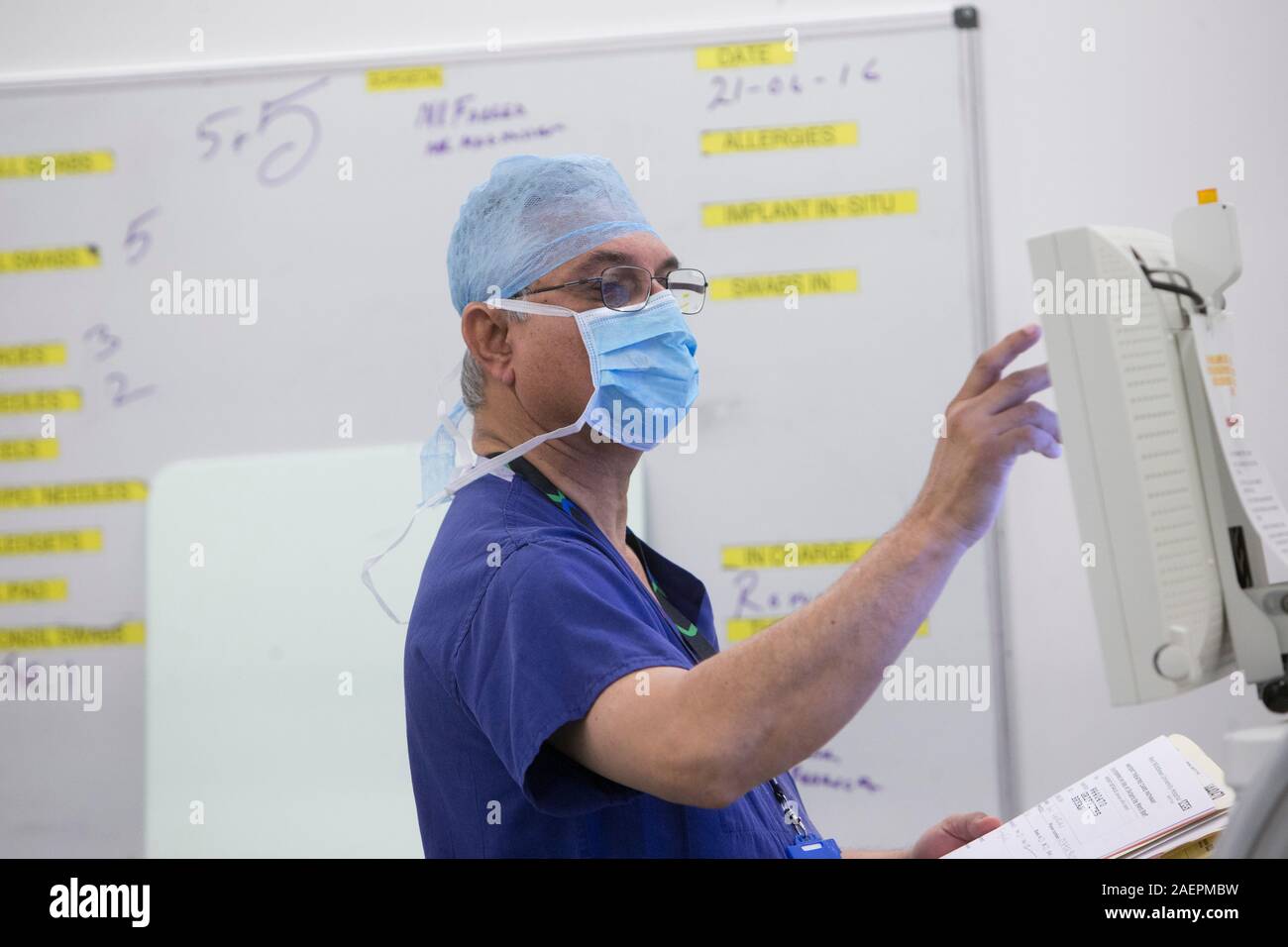 Surgeon checking patients progress hi-res stock photography and images ...