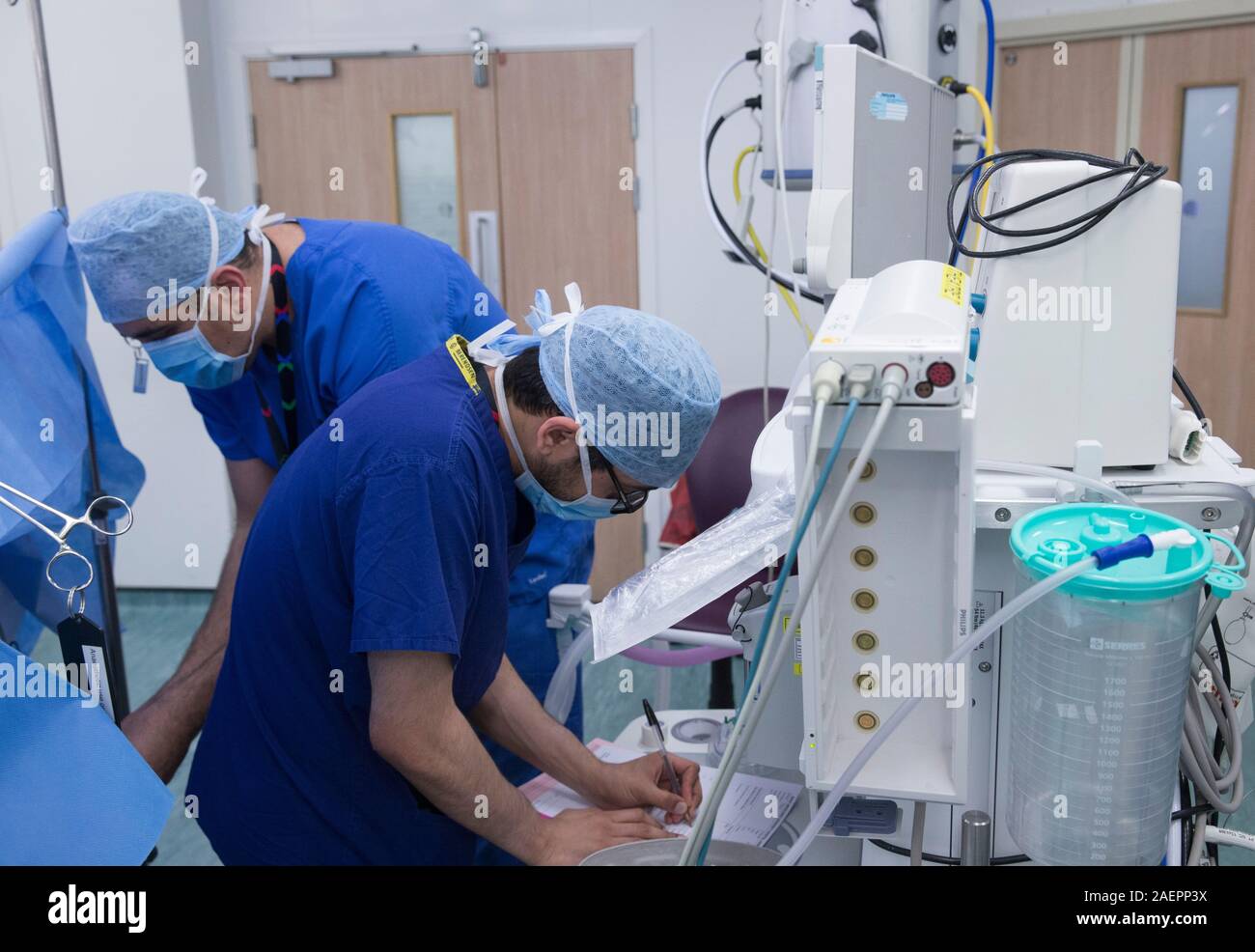 Anaesthetists hi-res stock photography and images - Alamy