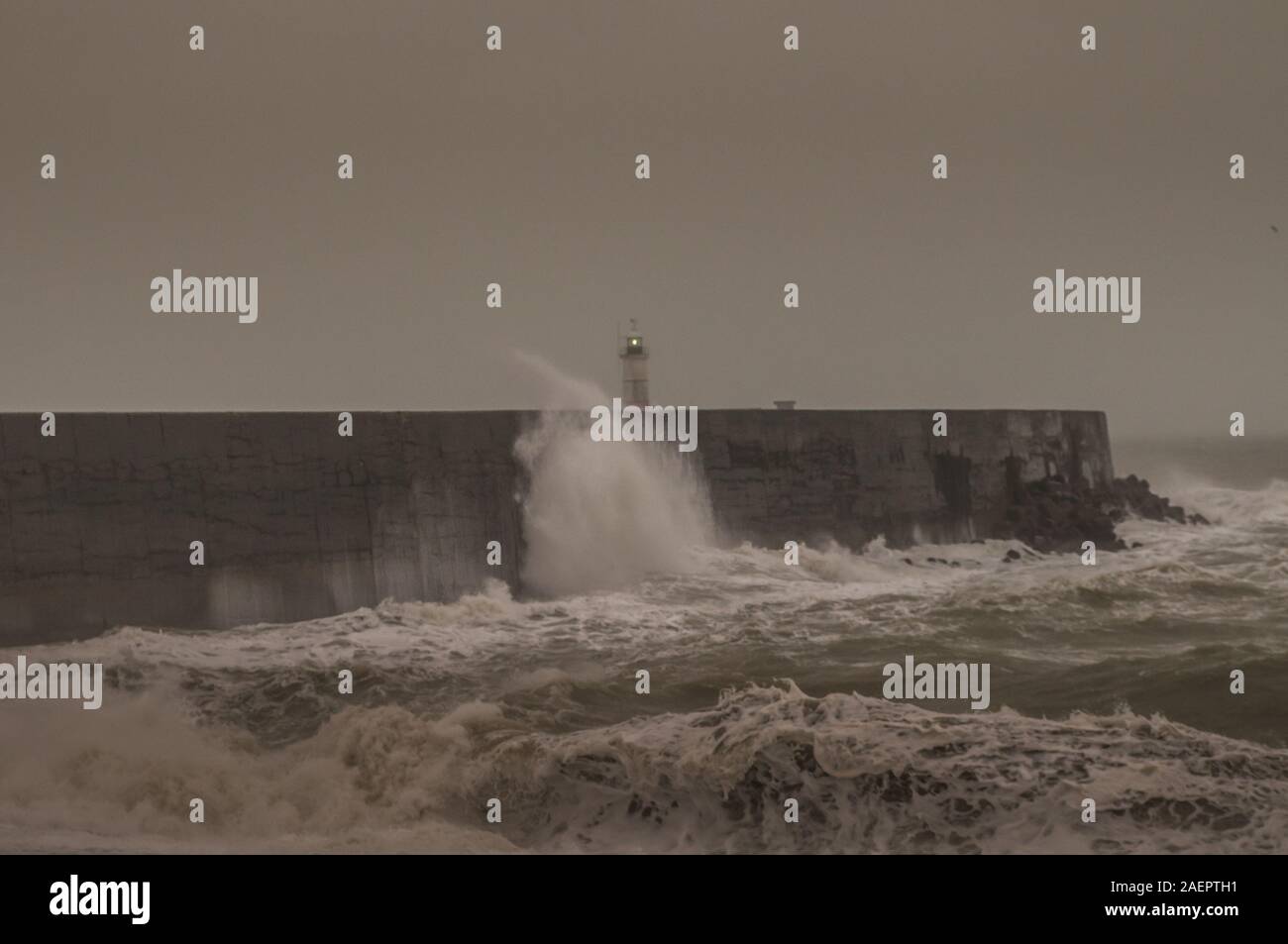 Windy english channel hi-res stock photography and images - Alamy