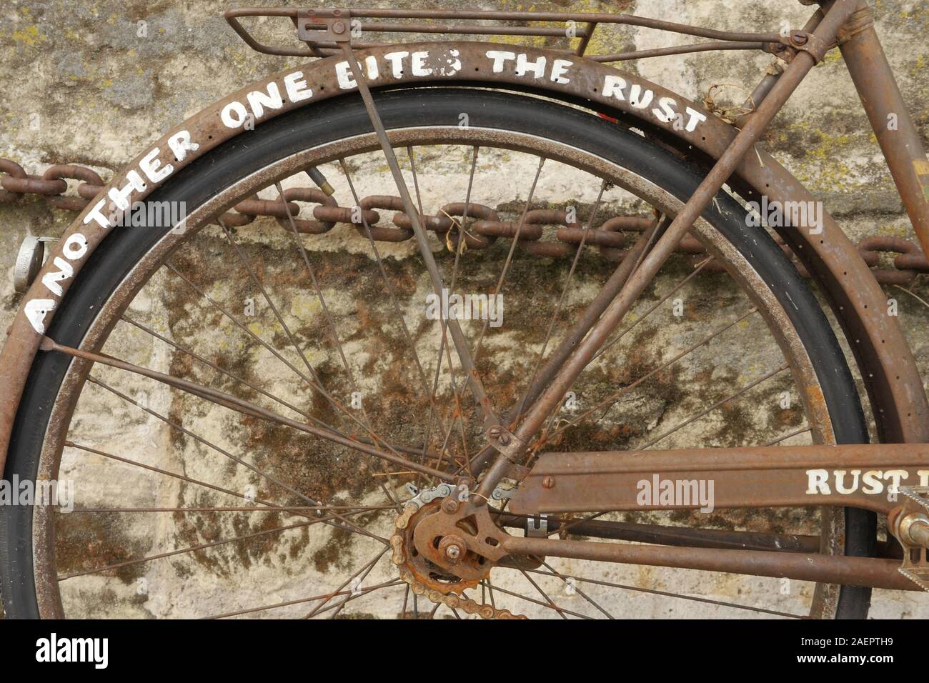 Rusty old cycle hi-res stock photography and images - Alamy