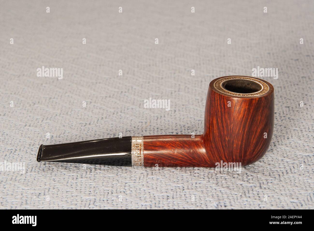 Classic briar wooden smoke pipe Stock Photo - Alamy