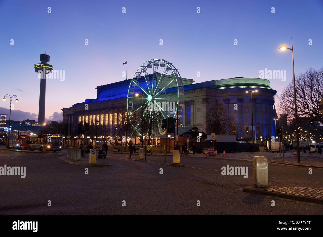 Christmas market and funfair big wheel in front of St Georges Hall ...