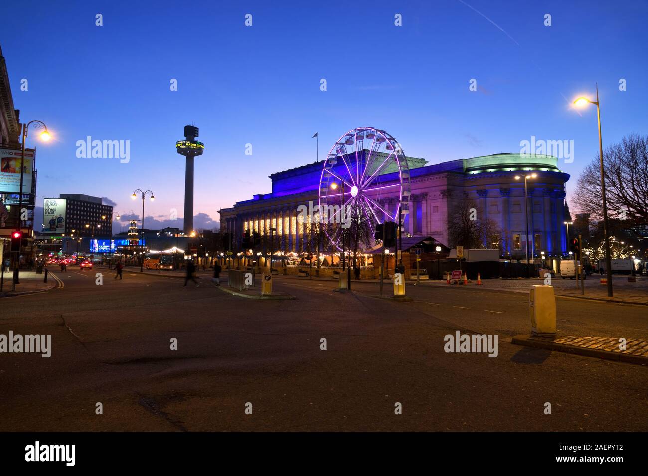 Christmas market and funfair big wheel in front of St Georges Hall ...