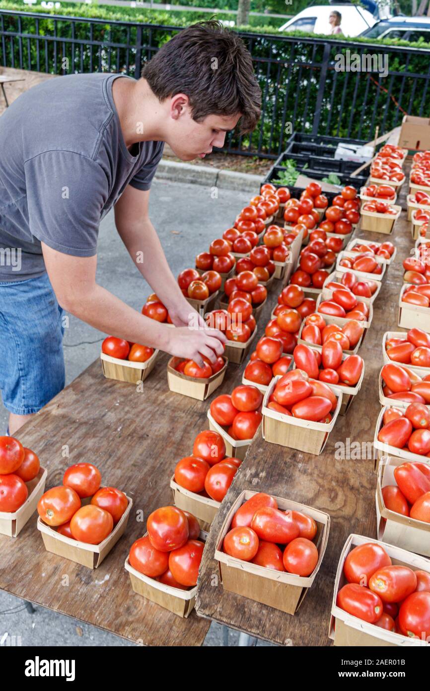 Stall stalls booth market display table hi-res stock photography and ...