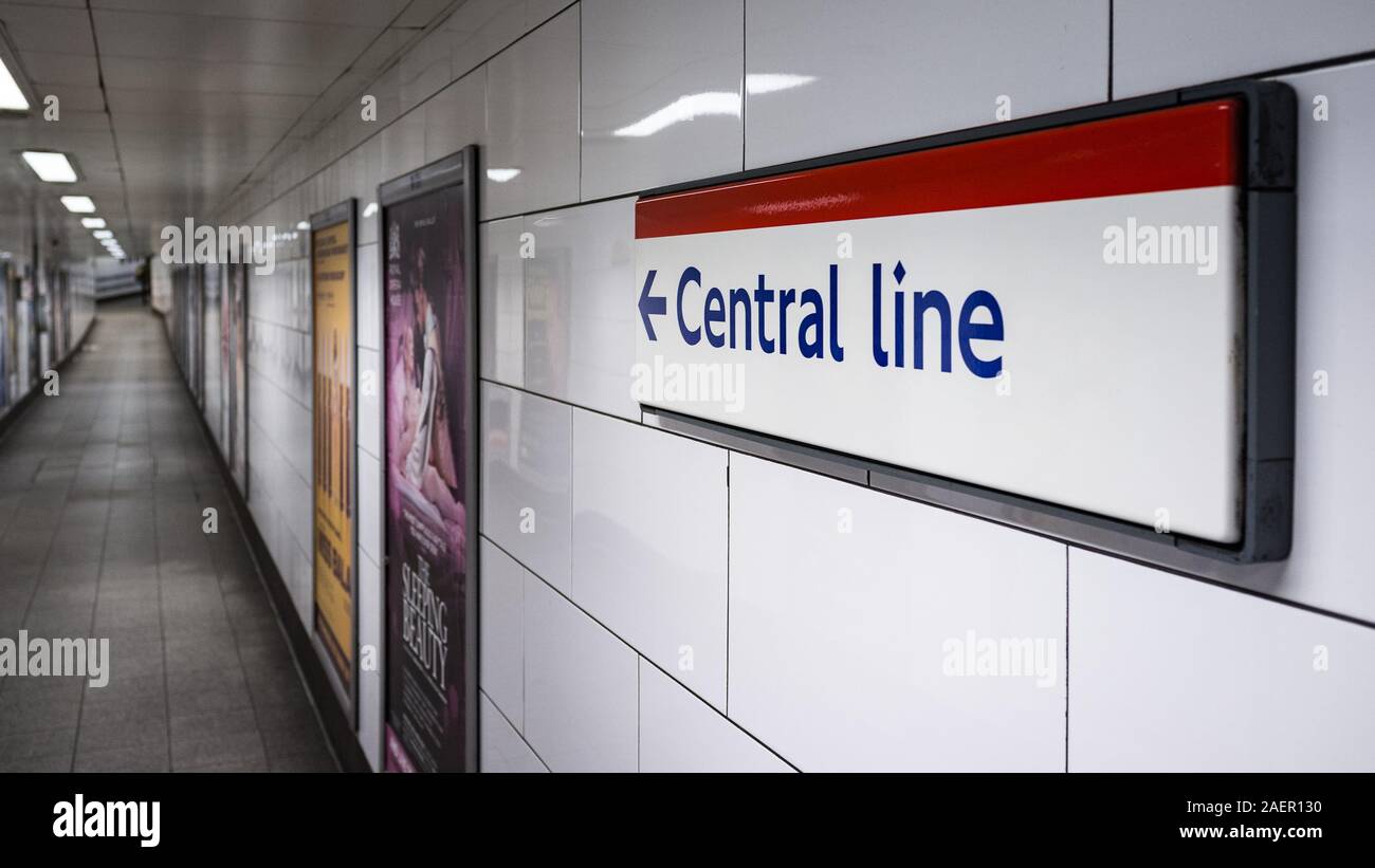 Central Line sign. Direction sign on the wall of a London Underground ...