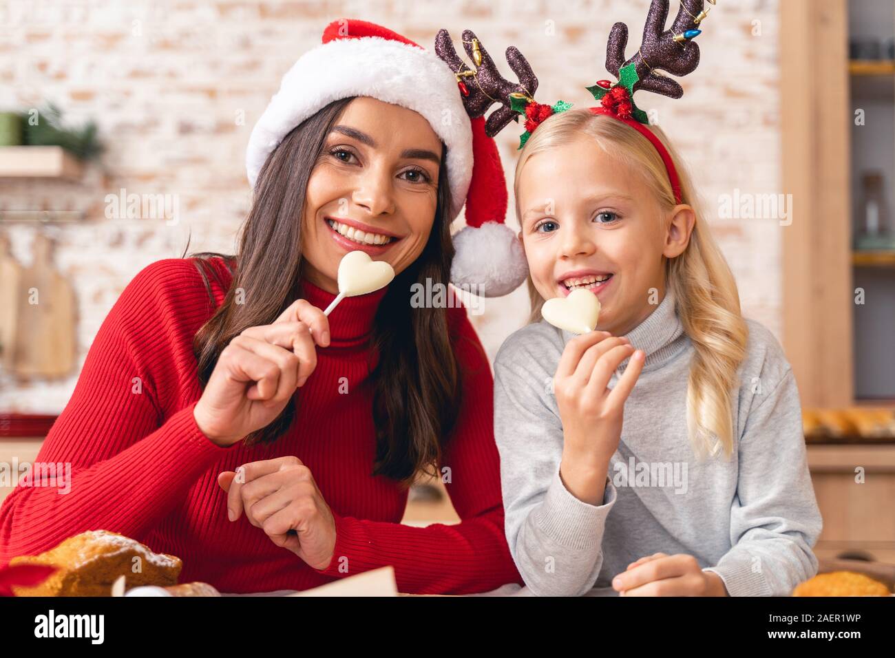 Happy lady and a girl looking forward Stock Photo - Alamy