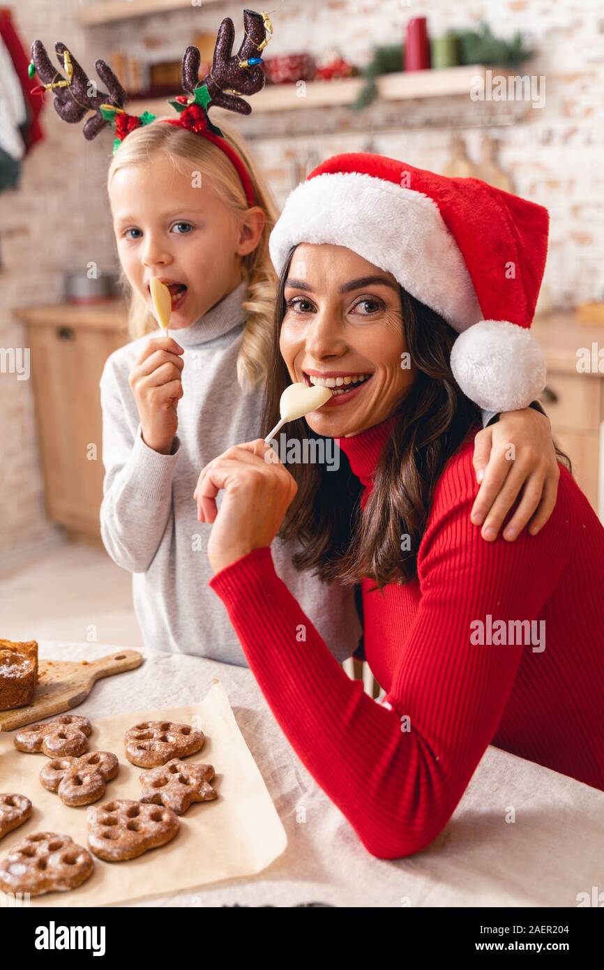 Child looking forward hi-res stock photography and images - Alamy