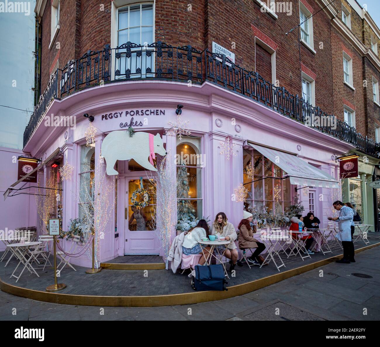 Pink cake shop hi-res stock photography and images - Alamy