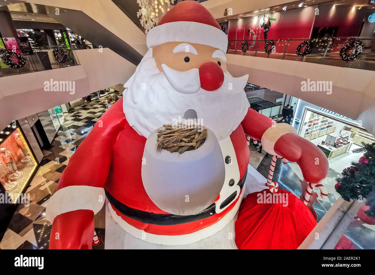 Two story mall hi-res stock photography and images - Alamy