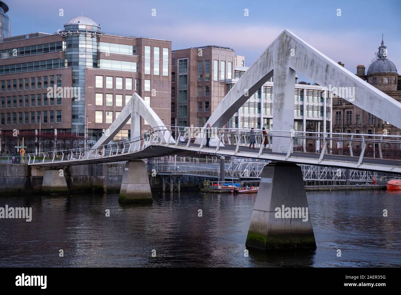 Tradeston Bridge in December 2019 Stock Photo - Alamy