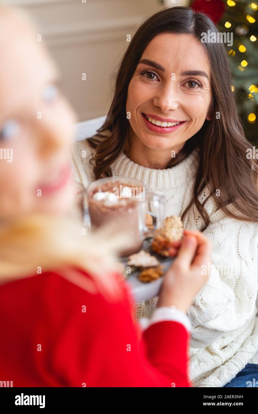 Happy lady with a beautiful smile looking forward Stock Photo - Alamy